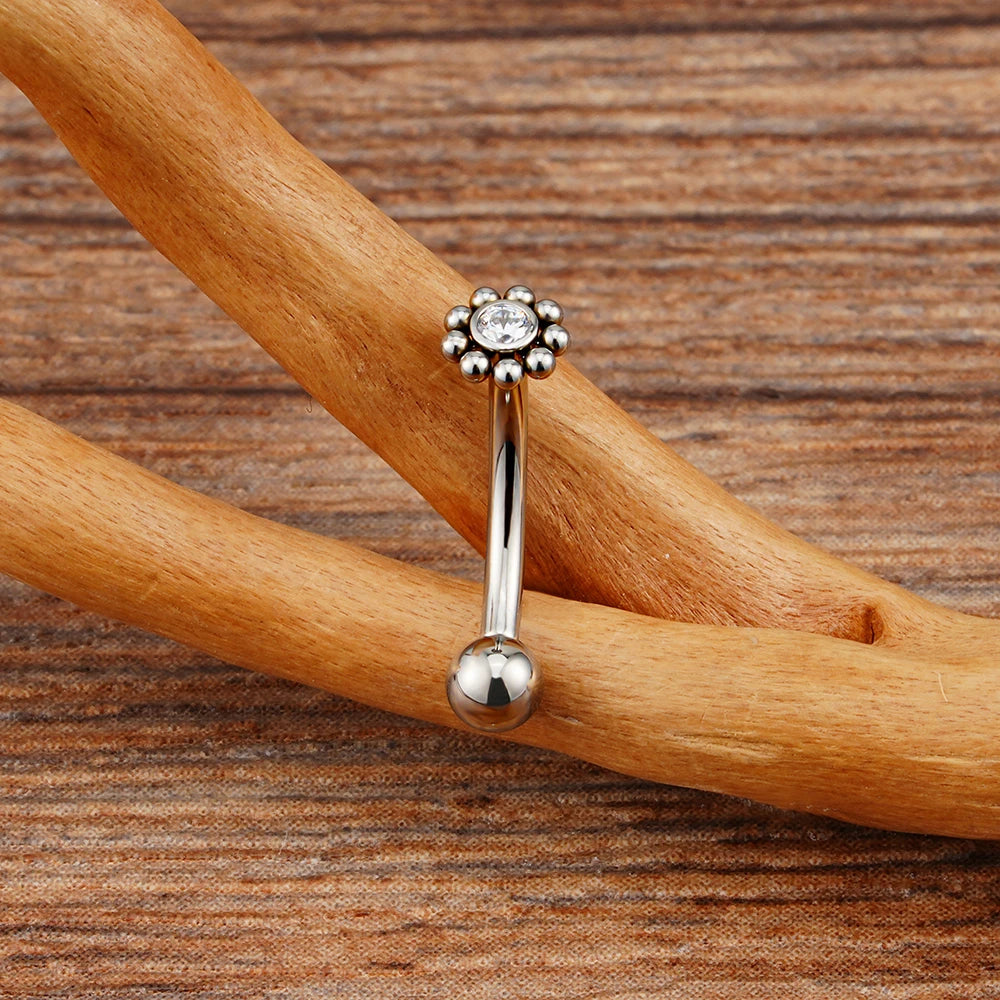 Piercing d'oreille anti-tragus avec une pierre cz transparente et des ...
